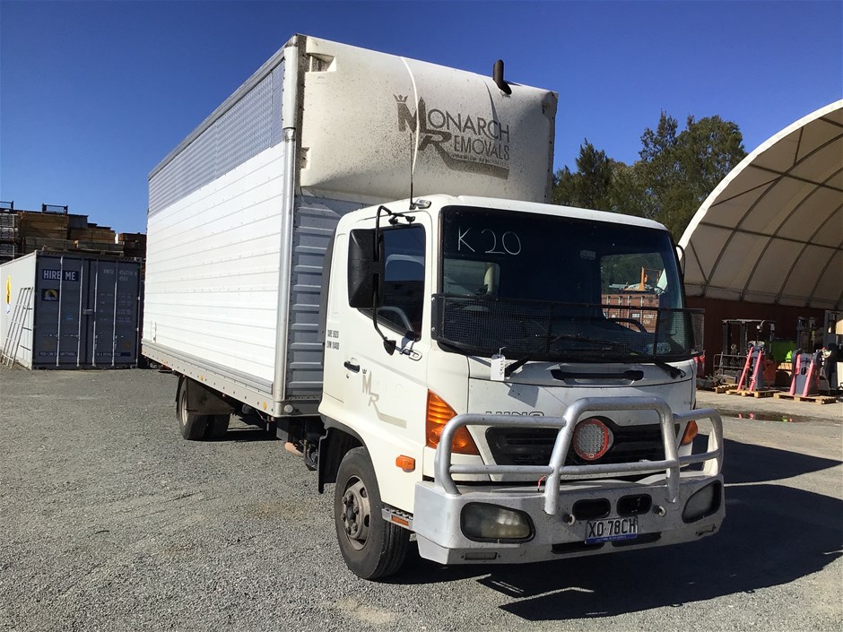 2004 Hino FD1J 4 x 2 Pantech Truck