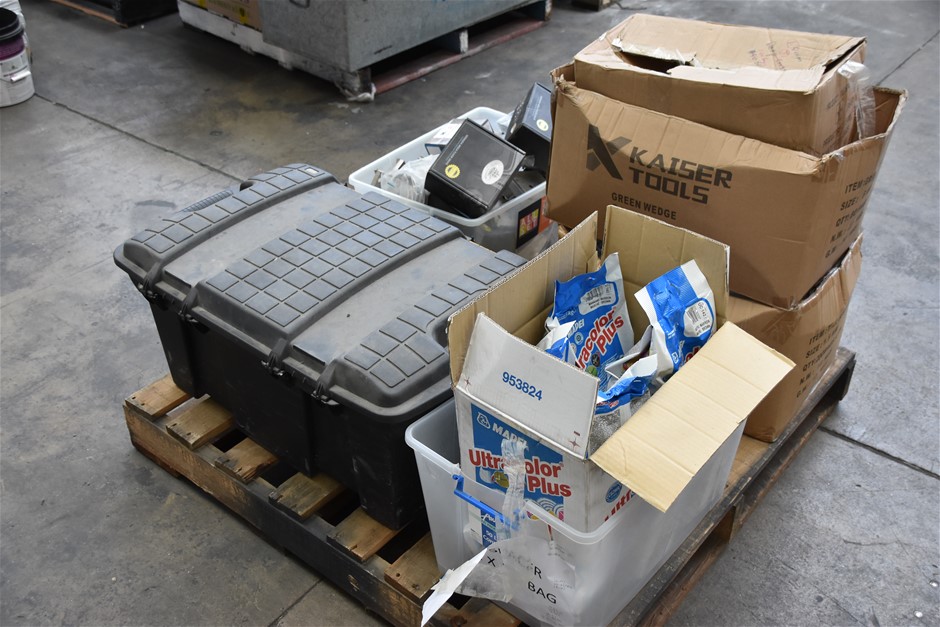 Pallet of Assorted Tiling Sundries Includes - Poly tu Auction (0061 ...