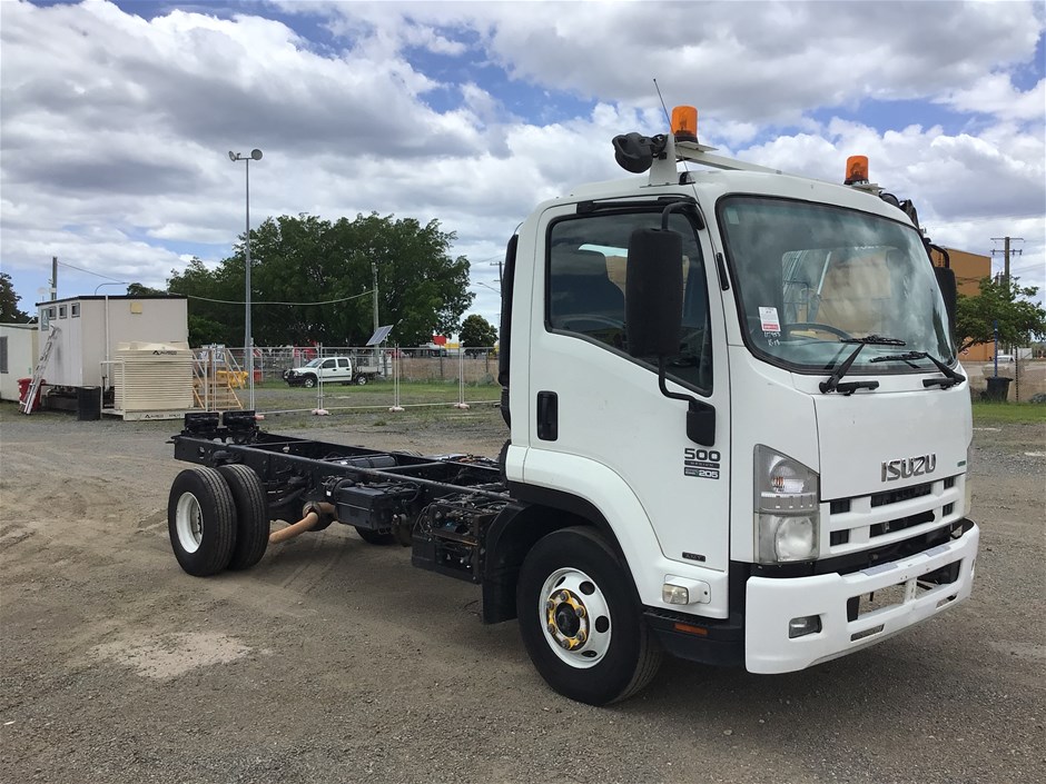 2010 Isuzu FRR 500 4 x 2 Cab Chassis Truck Auction (0002-7042849 ...