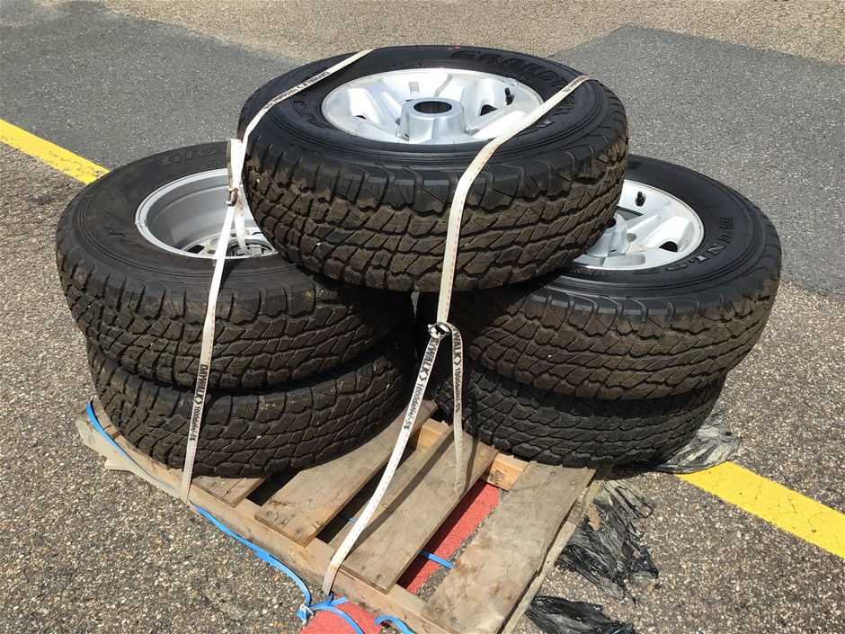 5x 5 Stud Landcruiser Alloy Wheels/Tyres Auction (0031-7042765) | Grays ...