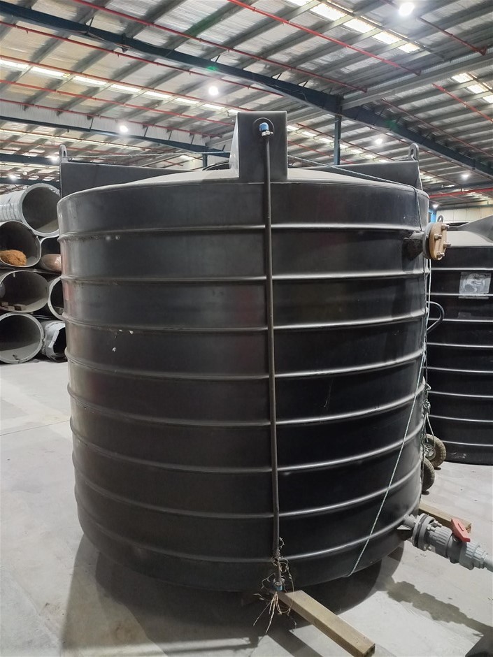 Water Tank- Polyworld 5000 Liters with side gauges Auction (0074 ...