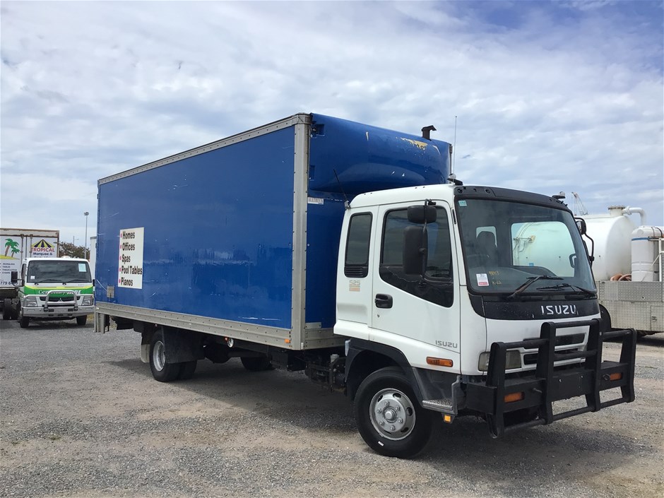 2004 Isuzu FRR 550 4 x 2 Pantech Truck Auction (0001-7043110) | Grays ...