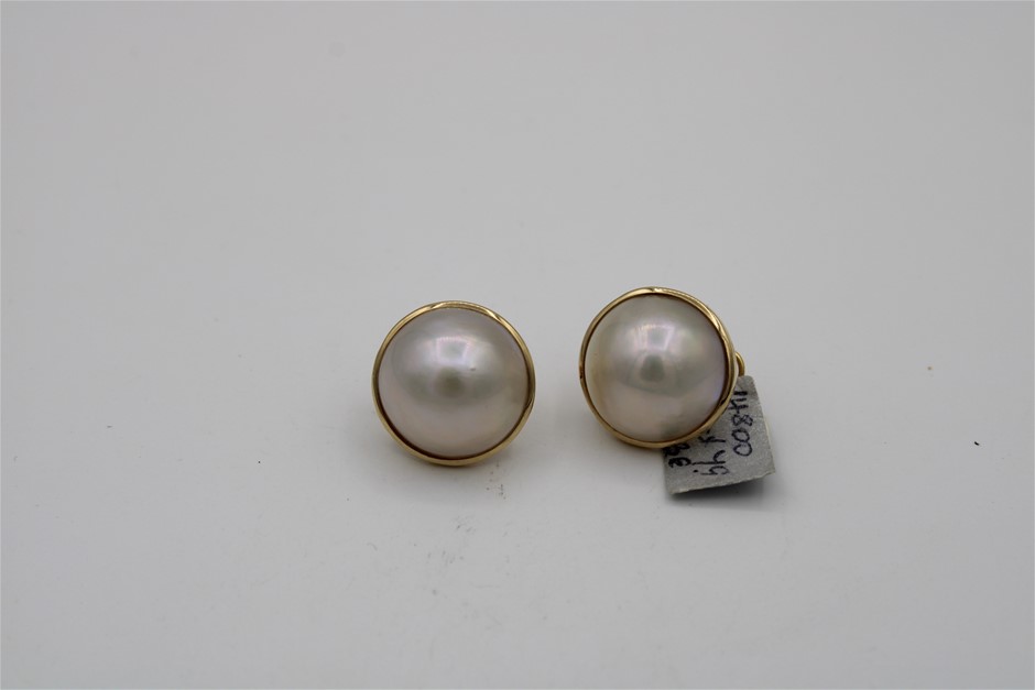 A Stamped Pair 14Ct Yellow Gold, Mabe Pearl Earrings Auction (0025 ...