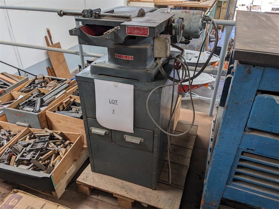 Douglas Saw With Stand & Acessories Auction (0007-5051597) | Grays ...