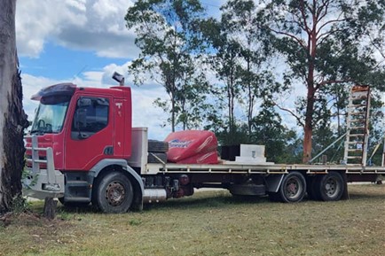 1997 Mack Premium 6 x 4 Beavertail Truck Auction (0031-7042938) | Grays ...