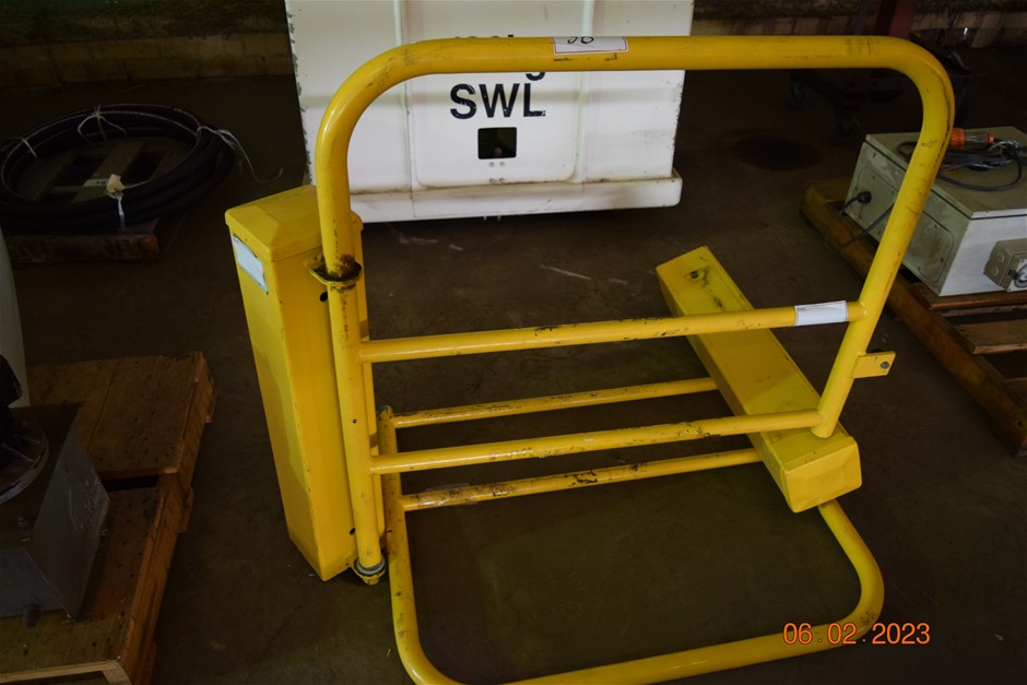 Lot of 2 Spring Loaded Gate Assemblies Auction (0036-9038738) | Grays ...