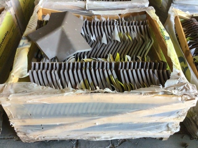 1 Crate Of Approx 65 Three Way Ridge Capping Roof Tiles Auction (0125 ...