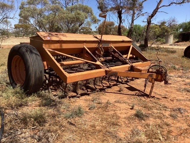 Chamberlain Tag Along Combine Seeder Auction (0058-8016699) | Grays ...