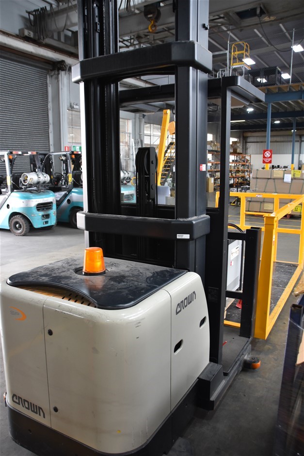 Crown SP3520-30 Ride on Stock Picker Auction (0001-5051943) | Grays ...