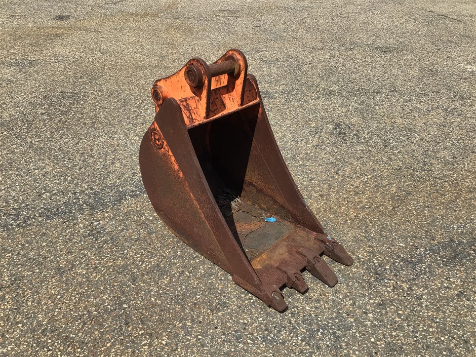 Earthmaster 450 mm Excavator Bucket Auction (0211-7043525) | Grays ...