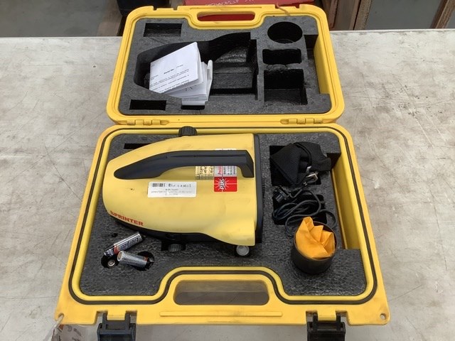 Leica Sprinter 150M Digital Level Auction (0037-9039861) | Grays Australia
