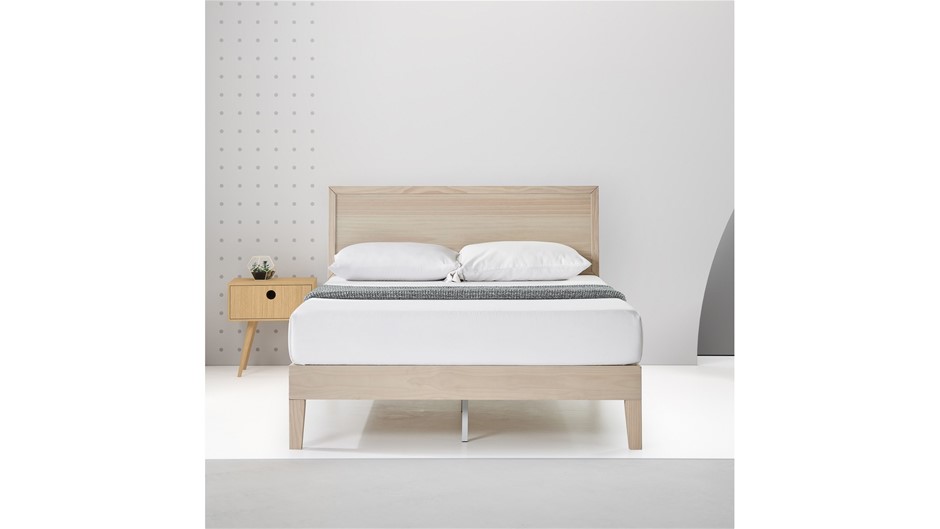 White Wash Beckham Queen Wooden Bed Auction (0053-2187550) | Grays ...