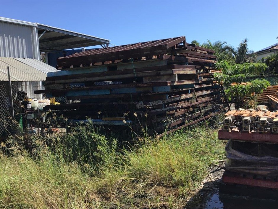 Large Qty Various Screen/Shutters Auction (0333-7044091) | Grays Australia