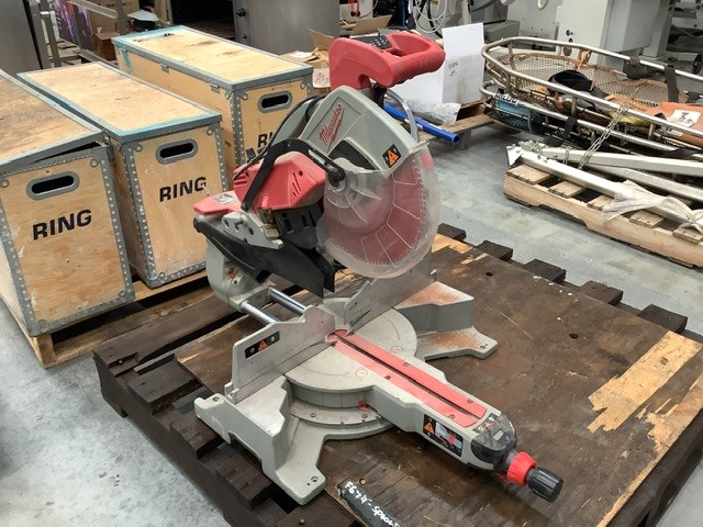 Milwaukee MS 305 DB 305mm Dual Beval Sliding Mitre Saw Auction (0053 ...