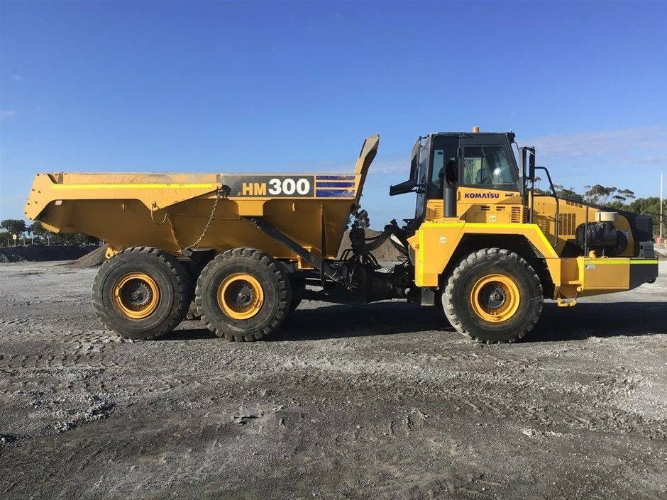 Komatsu HM300 Articulated Dump Trucks & CAT 980H Loader