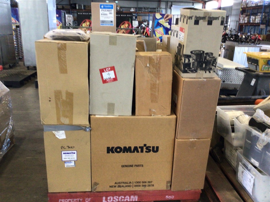 A Pallet of Komatsu/Fleetguard/Donaldson Filters Auction (0028-8017125 ...