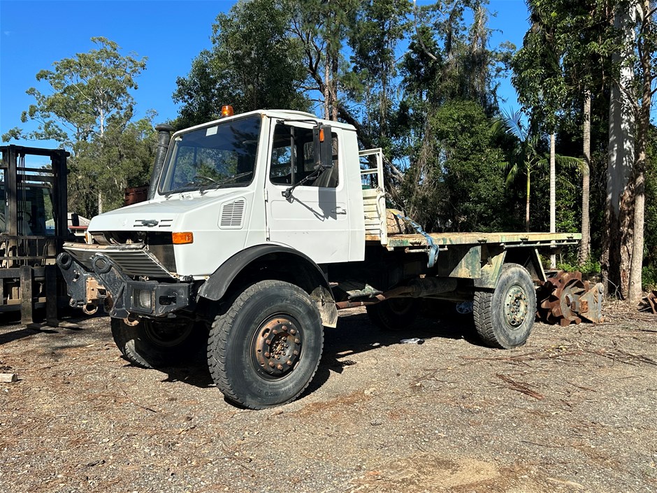 Mercedes-Benz Unimog 4 x 4 Tray Body Truck Auction (0002-7044540 ...
