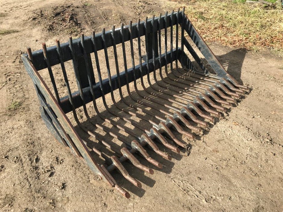 1 x Burdens Rock Bucket Euro Hitch Auction (0006-3025238) | Grays Australia