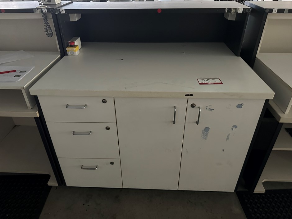 5 x Individual & Dual Operator Reception Serving Counters Auction (0016 ...