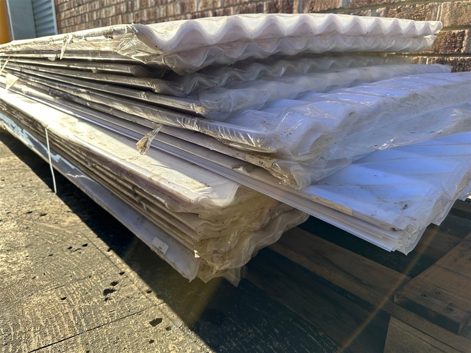 Pallet of 2 White Corrugated Polycarbonate Sheets - Total RRP $7710.3 ...