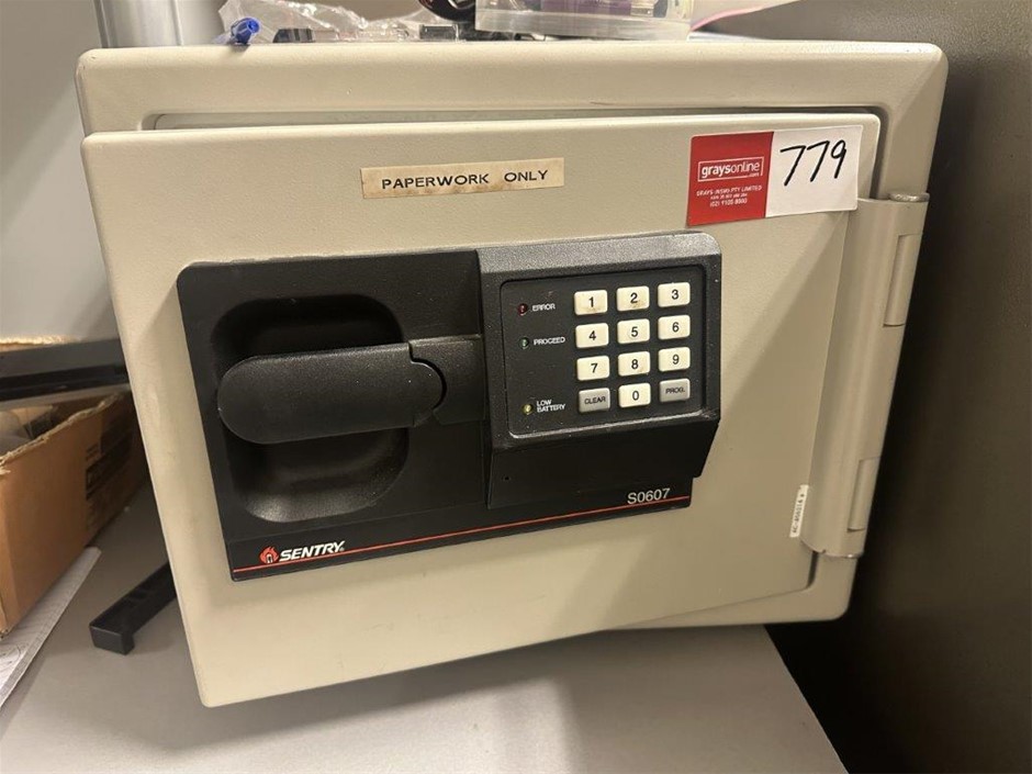 SENTRY combination safe Auction (0779-5052703) | Grays Australia