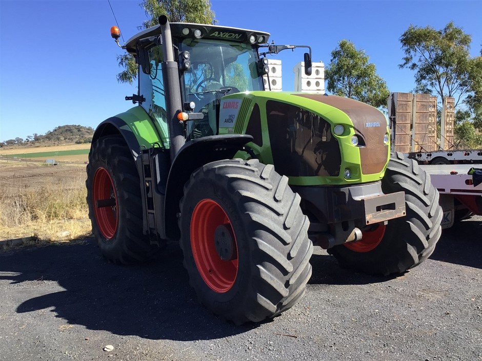 Circa. 2014 Claas 950 Axion Tractor & 2012 Hayes Tractor Mount Tank w ...