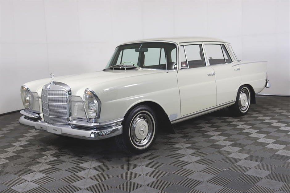 Mercedes Benz 230s