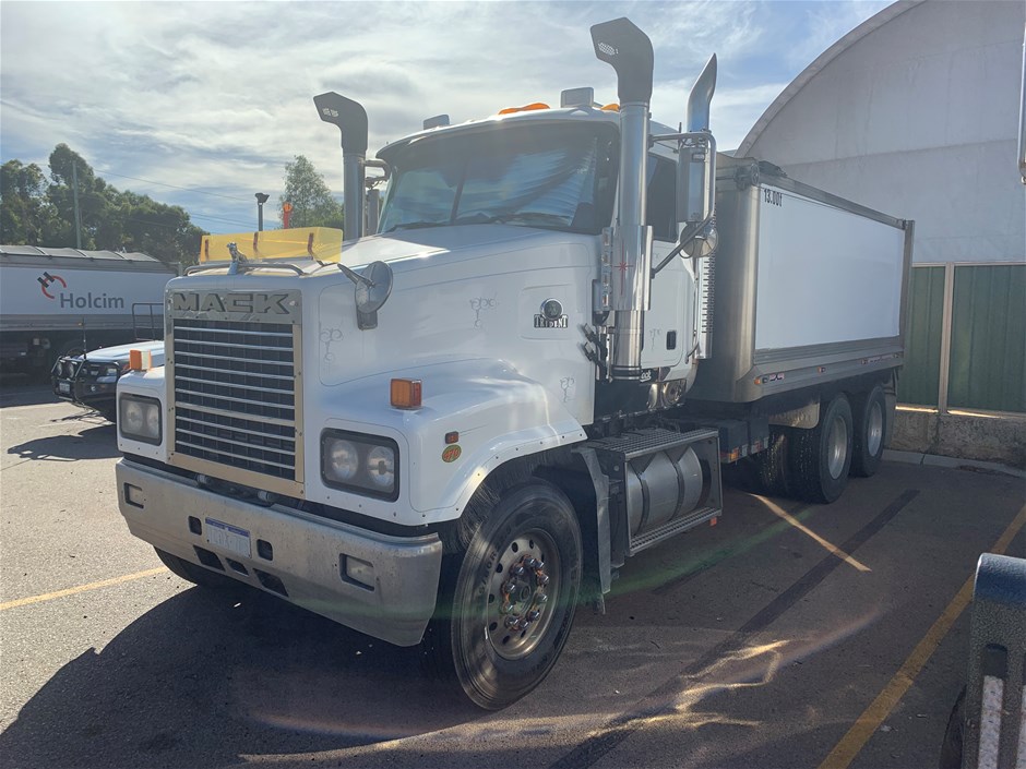 2004 Mack Trident Tipper & 2014 Maxitrans 5 Axle Tipper