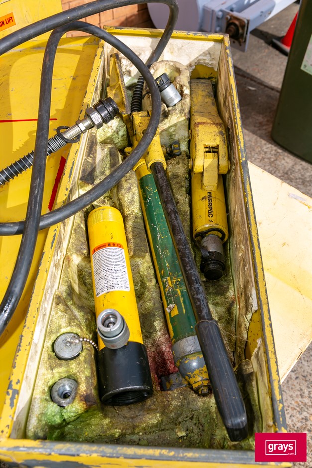 Enerpac Manual Hydraulic Kit with Steel Case Auction (0032-5052820 ...