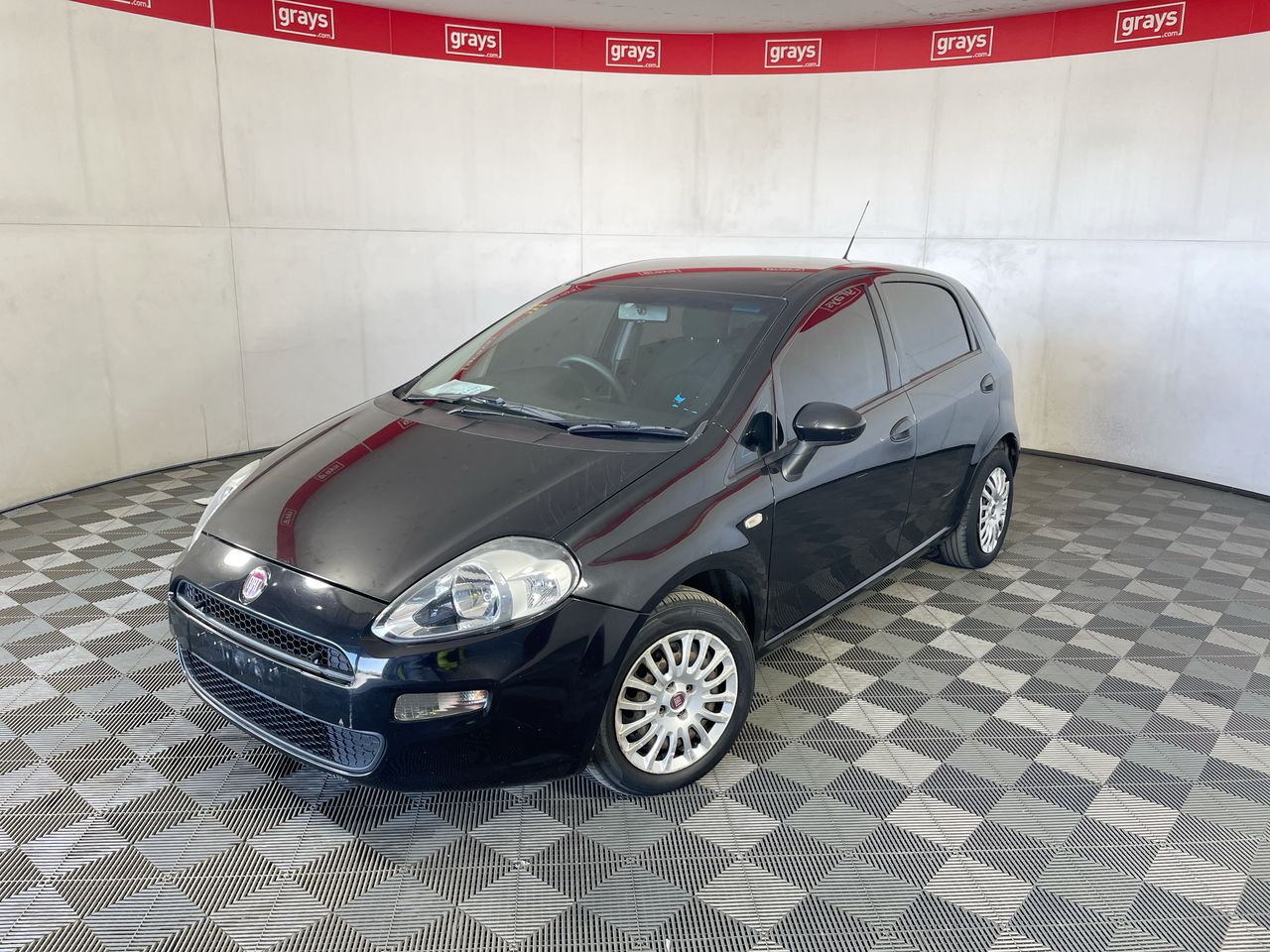 2013 Fiat Punto POP Automatic Hatchback Auction (0001-10334273) | Grays ...