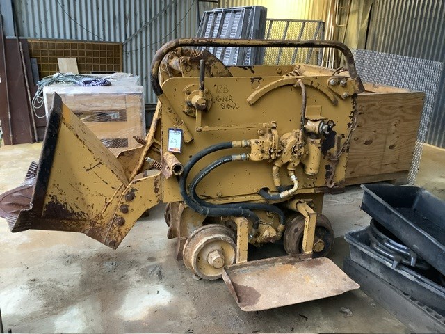 Trident 12B Rocker Shovel Auction (0144-3026115) | Grays Australia