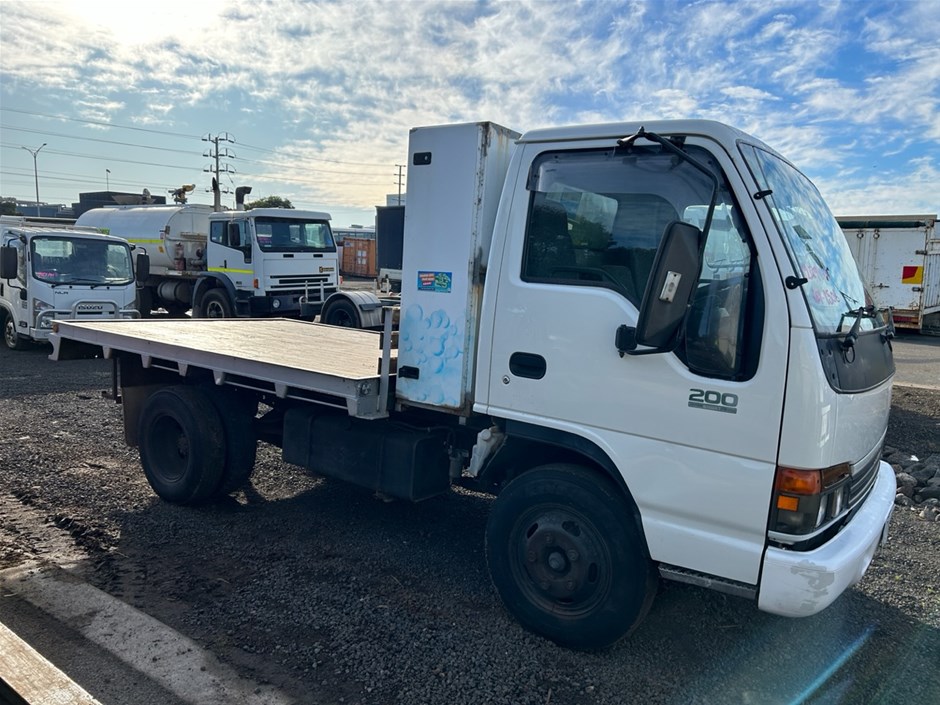2000 Isuzu NPR 200 Short (4 x 2) Tray Body Truck Auction (0001-3026074 ...