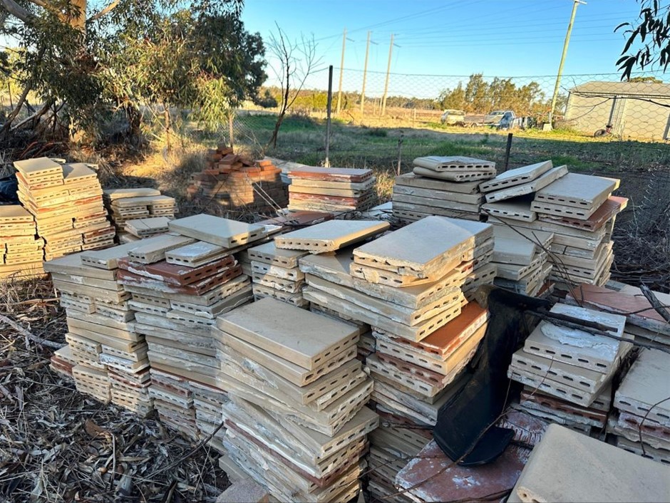 Large Quantity of Blocks Auction (0262-5053550) | Grays Australia