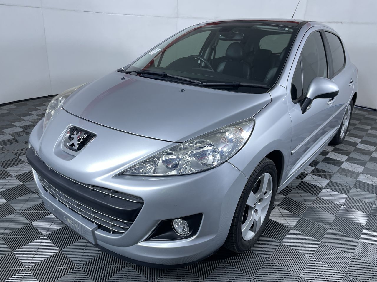 2011 Peugeot 206 XT Manual Hatchback Auction (0001-50504799) | Grays ...