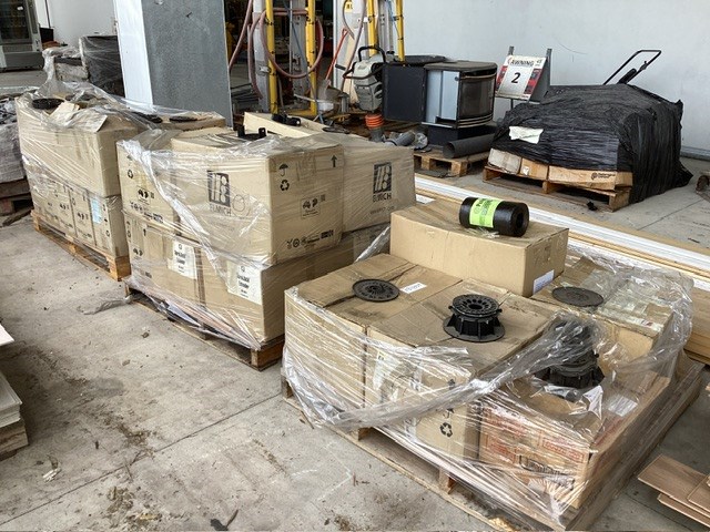 3 Pallets Of Versijack Flooring Pedestals Auction (0029-9046158 ...