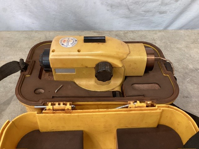 Leica Level In Carry Case Auction (0045-9043505) | Grays Australia