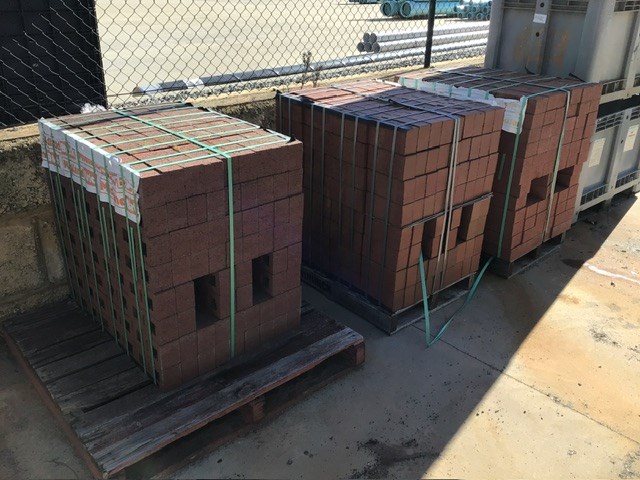 3 x Pallets of Midland Bricks-Assorted Styles Auction (0092-9043500 ...