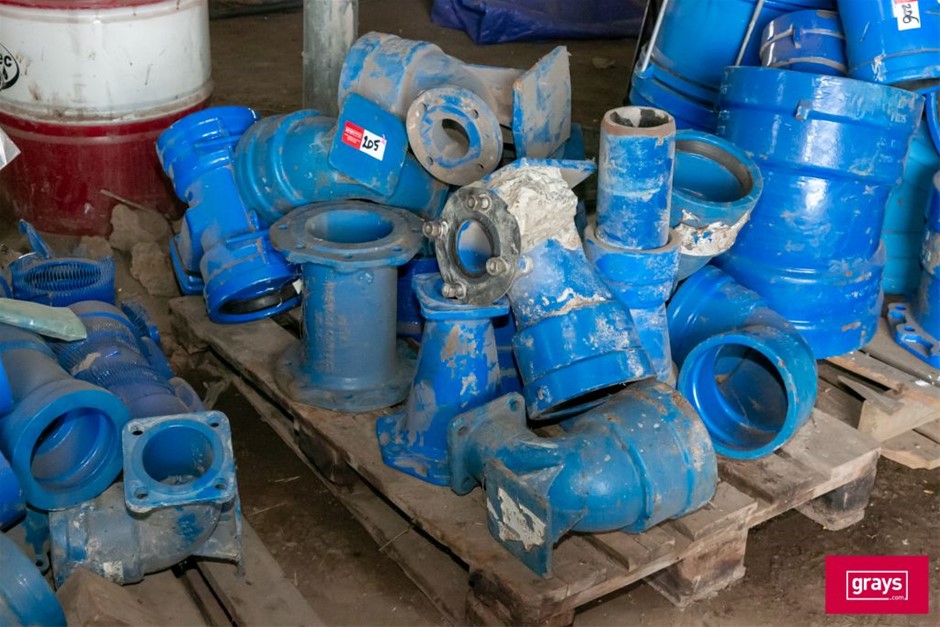Crate of Assorted Steel Pipe Fittings Auction (0205-5053641) | Grays ...