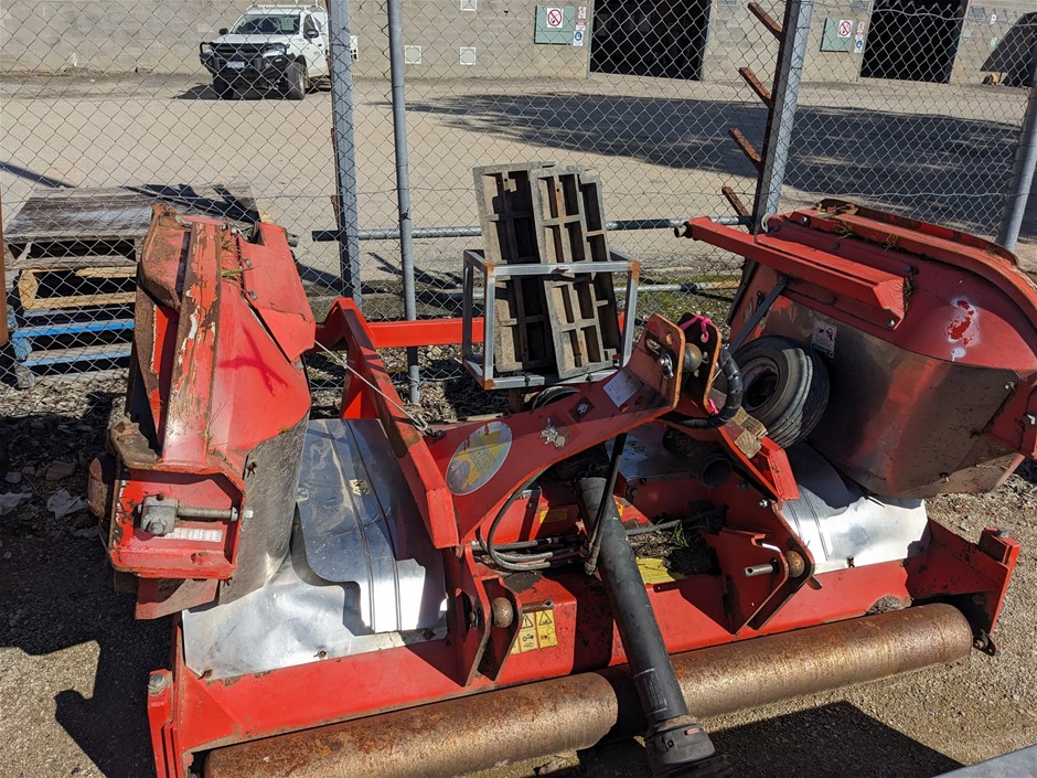 Howard Tractor Mower Auction (0002-3026775) | Grays Australia