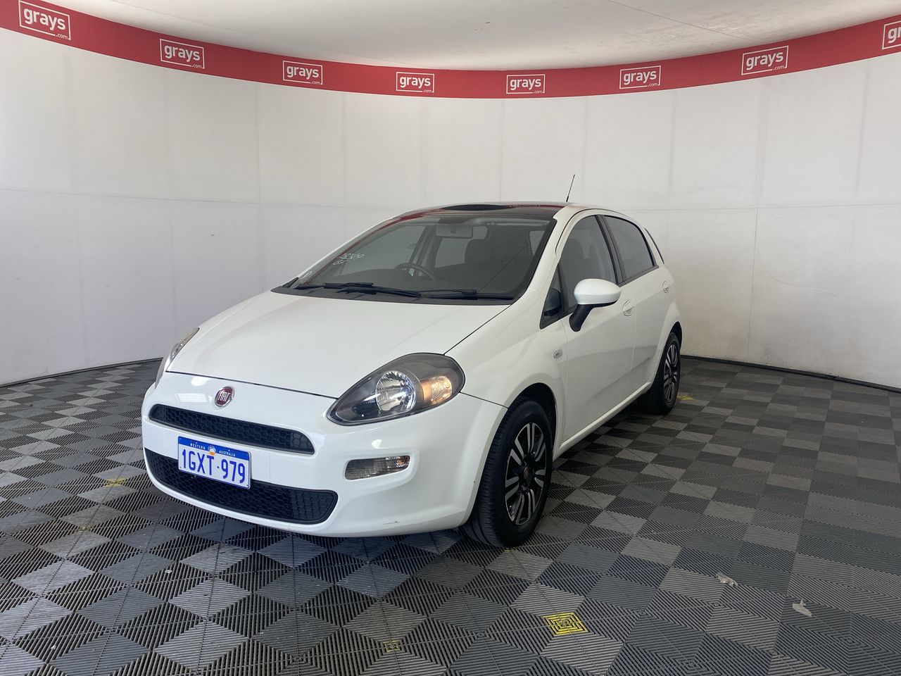 2013 Fiat Punto EASY Manual Hatchback Auction (0001-9044464) | Grays ...