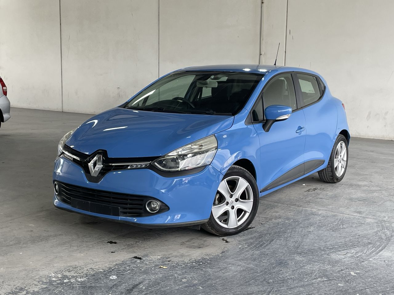 2015 Renault Clio Expression Automatic Hatchback Auction (0001-21008677 ...