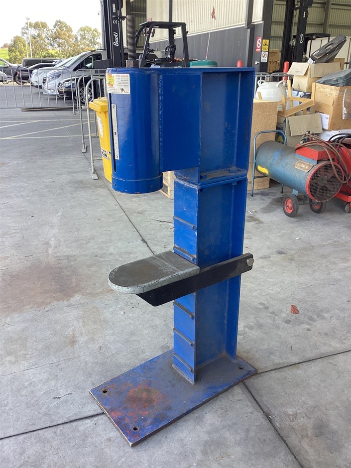 1 x Manual Spring Loaded Press Machine. Auction (0051-3027479) | Grays ...