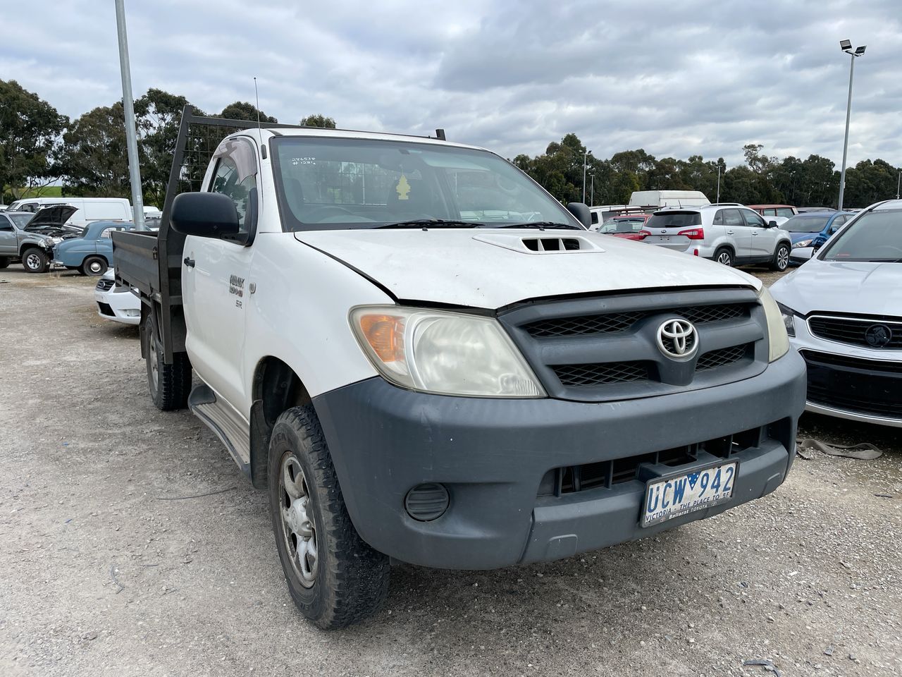 2006 Toyota Hilux 4X4 SR KUN26R Turbo Diesel Manual Cab Chassis Auction ...
