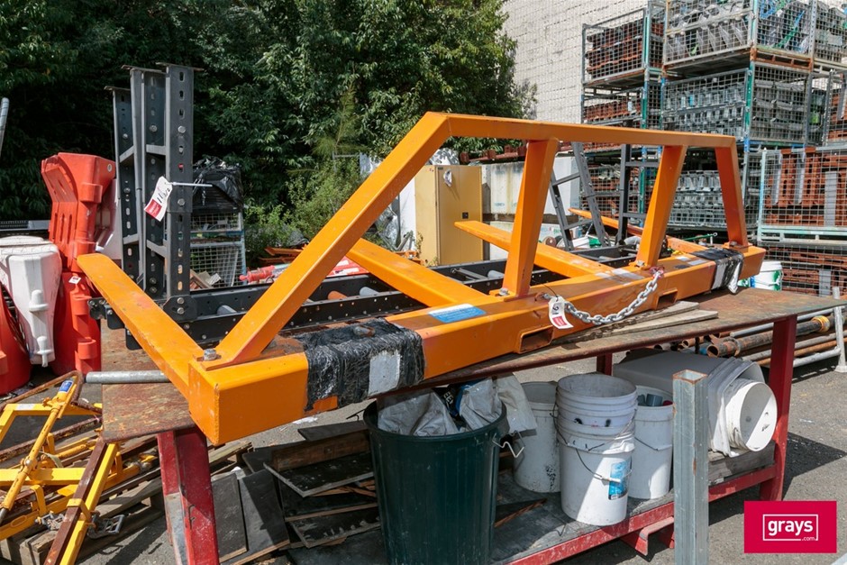 East West FFS300L Forklift Spreader Attachment with Load Guard Auction ...