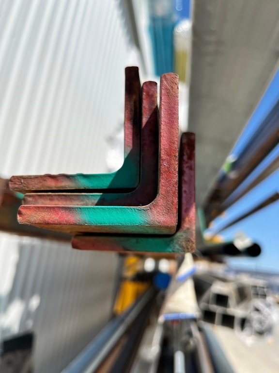4x 9 meter Lengths 90 degree Steel Angle Auction (0040-5054485) | Grays ...