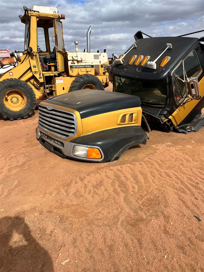 Sterling Prime Mover Truck Cab And Bonnet Auction (0085-8017972 ...
