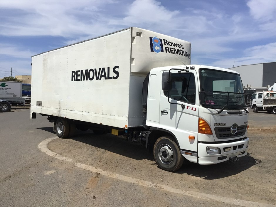 2009 Hino FD500 4 x 2 Pantech Truck