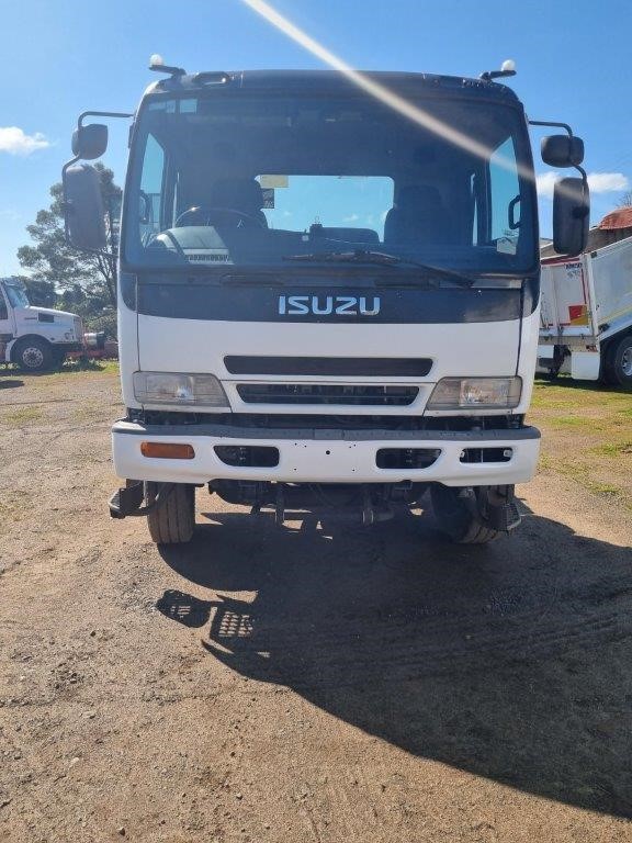2004 Isuzu FTR900 Long 4 x 2 Cab Chassis Truck Auction (0006-3027459) | Grays Australia