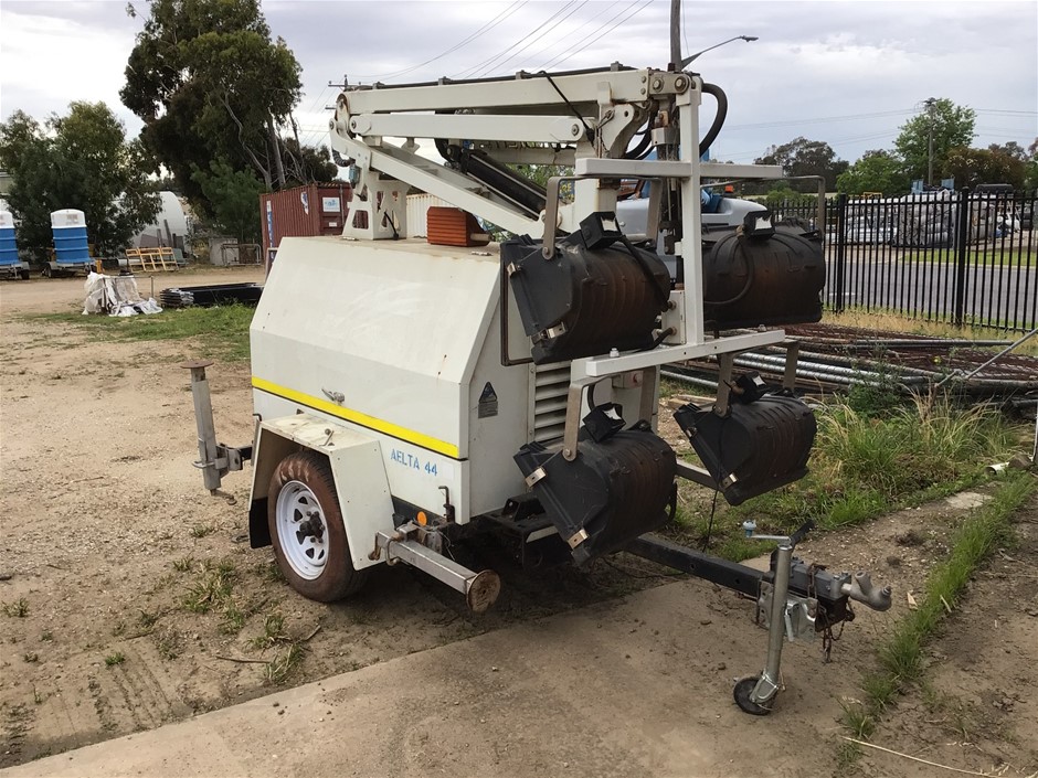 Allight Combilight 4 Lamp Light Tower Auction (0024-3027521) | Grays ...