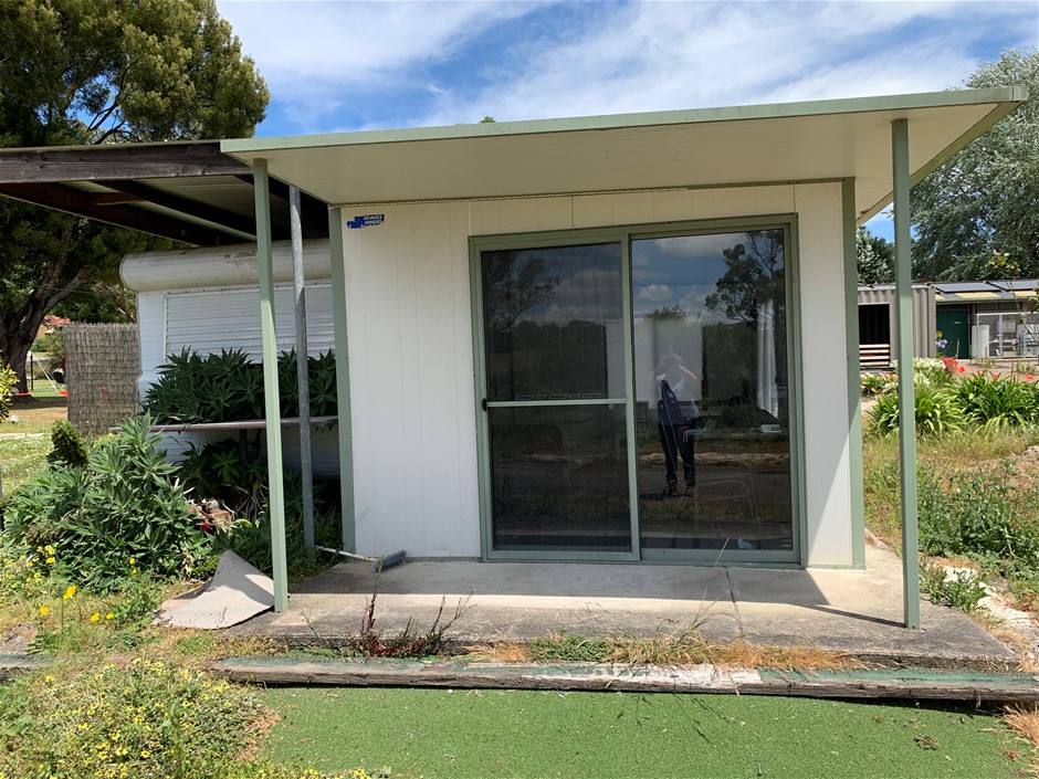 ONSITE CARAVAN & ANNEX- NO RESERVE Auction (0001-21014825) | Grays ...